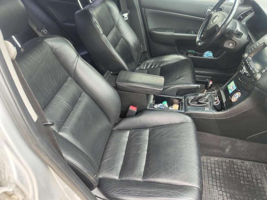 Pelēks Honda Accord 2004 Ignalina, ar dzinēja tilpumu 2.20 L un nobraukumu 275 tūkst. km par 1900 €, foto 18 vietnē AUTOMOTO.COM.LV
