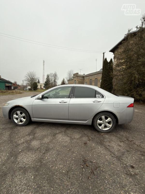 Pelēks Honda Accord 2005 Viļņa, ar dzinēja tilpumu 2.20 L un nobraukumu 400 tūkst. km par 1500 €, foto 3 vietnē AUTOMOTO.COM.LV