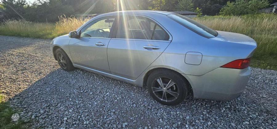 Grey Honda Accord 2005 in Vilnius, with an engine capacity of 2.20 L and mileage of 332 thousand km for 850 €, photo 3 on AUTOMOTO.COM.LV