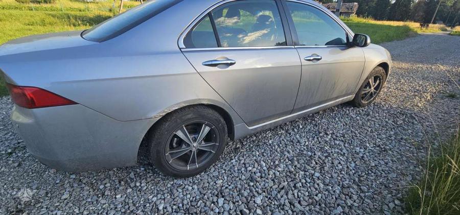 Grey Honda Accord 2005 in Vilnius, with an engine capacity of 2.20 L and mileage of 332 thousand km for 850 €, photo 4 on AUTOMOTO.COM.LV
