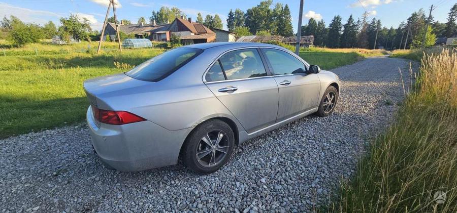 Grey Honda Accord 2005 in Vilnius, with an engine capacity of 2.20 L and mileage of 332 thousand km for 850 €, photo 5 on AUTOMOTO.COM.LV