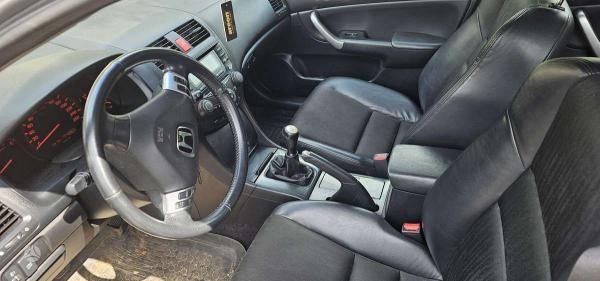 Grey Honda Accord 2005 in Vilnius, with an engine capacity of 2.20 L and mileage of 332 thousand km for 850 €, photo 5 on AUTOMOTO.COM.LV