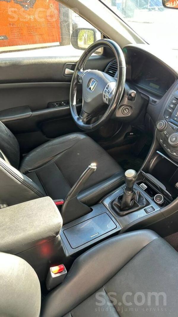 Pelēks Honda Accord 2005 Rīga, ar dzinēja tilpumu 2.00 L un nobraukumu 313 tūkst. km par 2050 €, foto 6 vietnē AUTOMOTO.COM.LV