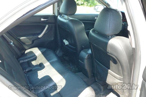Grey Honda Accord 2005 in Johvi, with an engine capacity of 2.20 L and mileage of 256 thousand km for 990 €, photo 4 on AUTOMOTO.COM.LV