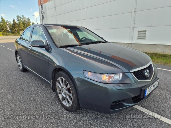 Grey Honda Accord 2005 in Tallinn, with an engine capacity of 2.00 L and mileage of 220 thousand km for 1499 €, photo 1 on AUTOMOTO.COM.LV