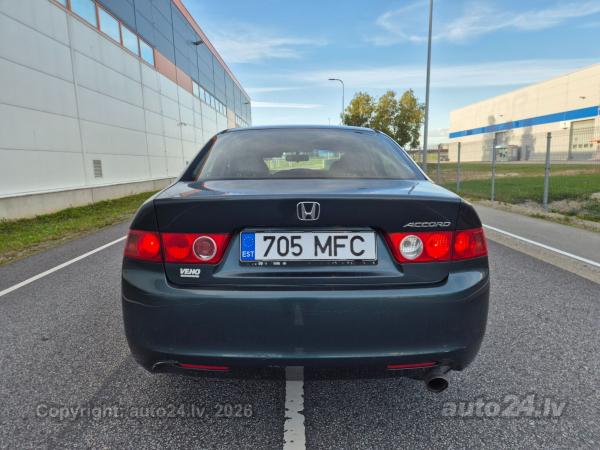 Grey Honda Accord 2005 in Tallinn, with an engine capacity of 2.00 L and mileage of 220 thousand km for 1499 €, photo 5 on AUTOMOTO.COM.LV