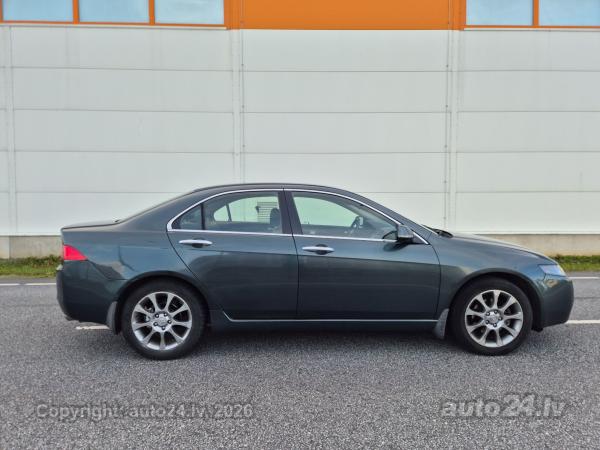 Grey Honda Accord 2005 in Tallinn, with an engine capacity of 2.00 L and mileage of 220 thousand km for 1499 €, photo 6 on AUTOMOTO.COM.LV