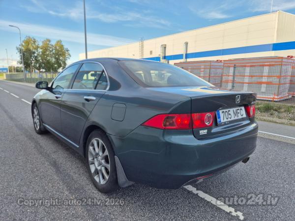 Grey Honda Accord 2005 in Tallinn, with an engine capacity of 2.00 L and mileage of 220 thousand km for 1499 €, photo 7 on AUTOMOTO.COM.LV
