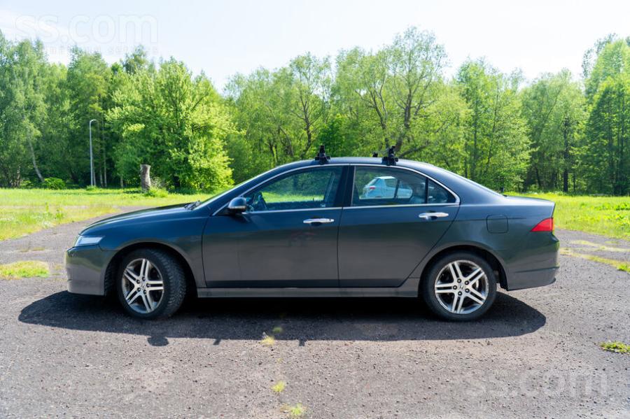 Grey Honda Accord 2006 in Liepaja, with an engine capacity of 2.20 L and mileage of 272 thousand km for 1500 €, photo 1 on AUTOMOTO.COM.LV
