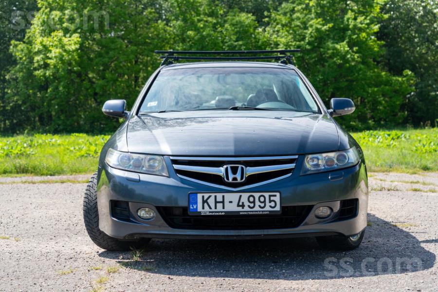 Grey Honda Accord 2006 in Liepaja, with an engine capacity of 2.20 L and mileage of 272 thousand km for 1500 €, photo 2 on AUTOMOTO.COM.LV