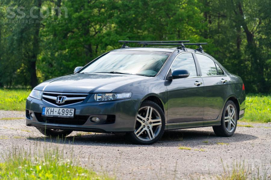 Grey Honda Accord 2006 in Liepaja, with an engine capacity of 2.20 L and mileage of 272 thousand km for 1500 €, photo 5 on AUTOMOTO.COM.LV