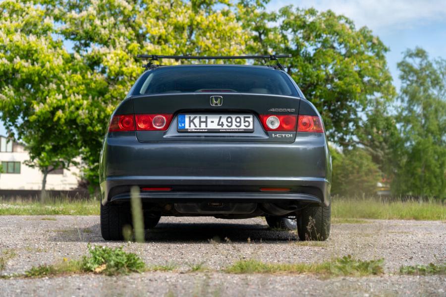 Grey Honda Accord 2006 in Liepaja, with an engine capacity of 2.20 L and mileage of 272 thousand km for 1500 €, photo 6 on AUTOMOTO.COM.LV