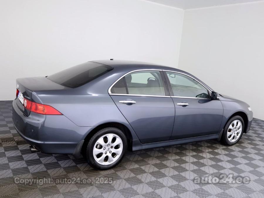 Grey Honda Accord 2006 in Tallinn, with an engine capacity of 2.00 L and mileage of 227 thousand km for 2199 €, photo 3 on AUTOMOTO.COM.LV