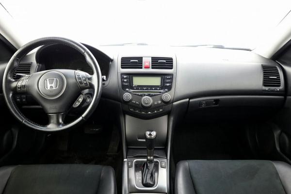 Pelēks Honda Accord 2006 Tallina, ar dzinēja tilpumu 2.00 L un nobraukumu 227 tūkst. km par 2199 €, foto 5 vietnē AUTOMOTO.COM.LV