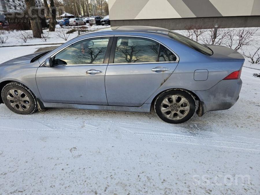 Pelēks Honda Accord 2006 Rīga, ar dzinēja tilpumu 2.40 L un nobraukumu 415 tūkst. km par 1200 €, foto 3 vietnē AUTOMOTO.COM.LV