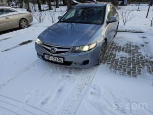 Pelēks Honda Accord 2006 Rīga, ar dzinēja tilpumu 2.40 L un nobraukumu 415 tūkst. km par 1200 €, foto 4 vietnē AUTOMOTO.COM.LV