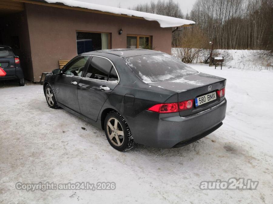 Pelēks Honda Accord 2006 Pērnava, ar dzinēja tilpumu 2.20 L un nobraukumu 372 tūkst. km par 999 €, foto 3 vietnē AUTOMOTO.COM.LV