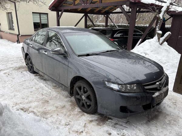 Pelēks Honda Accord 2006 Kauņa, ar dzinēja tilpumu 2.00 L un nobraukumu 307 tūkst. km par 680 €, foto 1 vietnē AUTOMOTO.COM.LV