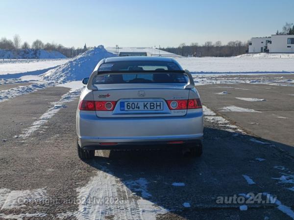 Grey Honda Accord 2006 in Tartu, with an engine capacity of 2.20 L and mileage of 366 thousand km for 3500 €, photo 3 on AUTOMOTO.COM.LV