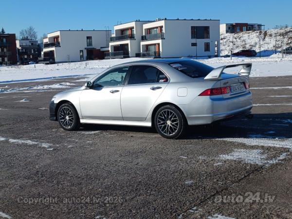 Grey Honda Accord 2006 in Tartu, with an engine capacity of 2.20 L and mileage of 366 thousand km for 3500 €, photo 5 on AUTOMOTO.COM.LV