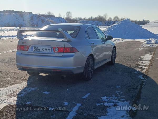 Grey Honda Accord 2006 in Tartu, with an engine capacity of 2.20 L and mileage of 366 thousand km for 3500 €, photo 7 on AUTOMOTO.COM.LV