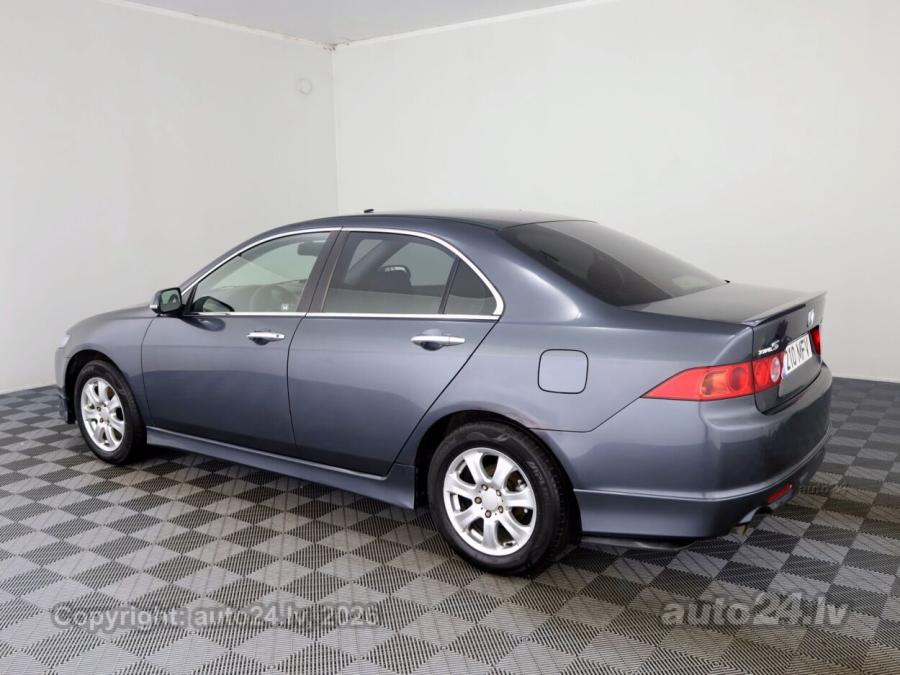 Grey Honda Accord 2006 in Tallinn, with an engine capacity of 2.40 L and mileage of 317 thousand km for 1599 €, photo 4 on AUTOMOTO.COM.LV