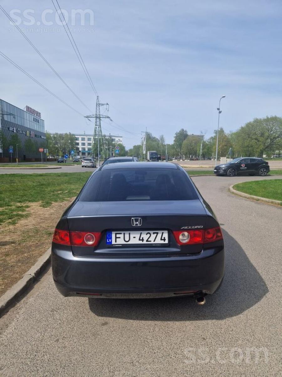 Pelēks Honda Accord 2006 Rīga, ar dzinēja tilpumu 2.00 L un nobraukumu 331 tūkst. km par 1400 €, foto 3 vietnē AUTOMOTO.COM.LV
