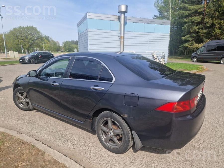 Pelēks Honda Accord 2006 Rīga, ar dzinēja tilpumu 2.00 L un nobraukumu 331 tūkst. km par 1400 €, foto 5 vietnē AUTOMOTO.COM.LV