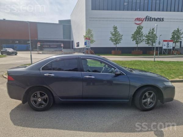 Grey Honda Accord 2006 in Riga, with an engine capacity of 2.00 L and mileage of 331 thousand km for 1350 €, photo 5 on AUTOMOTO.COM.LV