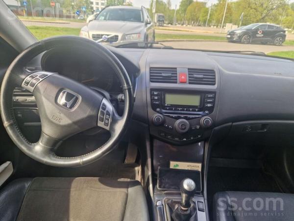 Grey Honda Accord 2006 in Riga, with an engine capacity of 2.00 L and mileage of 331 thousand km for 1350 €, photo 6 on AUTOMOTO.COM.LV