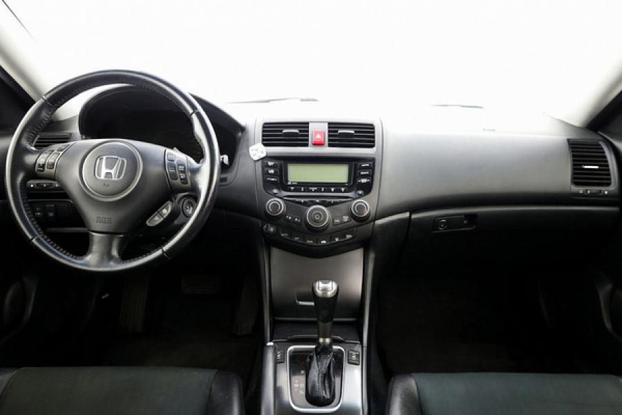 Pelēks Honda Accord 2006 Tallina, ar dzinēja tilpumu 2.00 L un nobraukumu 286 tūkst. km par 1299 €, foto 6 vietnē AUTOMOTO.COM.LV