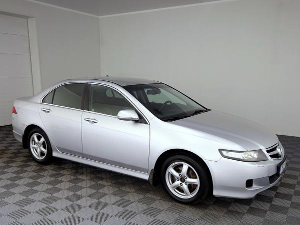 Grey Honda Accord 2006 in Tallinn, with an engine capacity of 2.00 L and mileage of 286 thousand km for 1299 €, photo 8 on AUTOMOTO.COM.LV