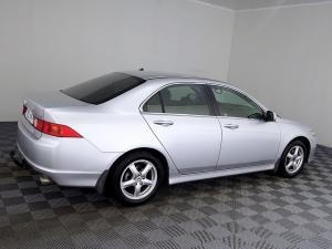 Pelēks Honda Accord 2006 Tallina, ar dzinēja tilpumu 2.00 L un nobraukumu 286 tūkst. km par 1299 €, foto 11 vietnē AUTOMOTO.COM.LV