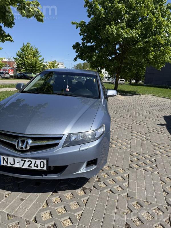 Grey Honda Accord 2006 in Riga, with an engine capacity of 2.20 L and mileage of 409 thousand km for 2100 €, photo 2 on AUTOMOTO.COM.LV