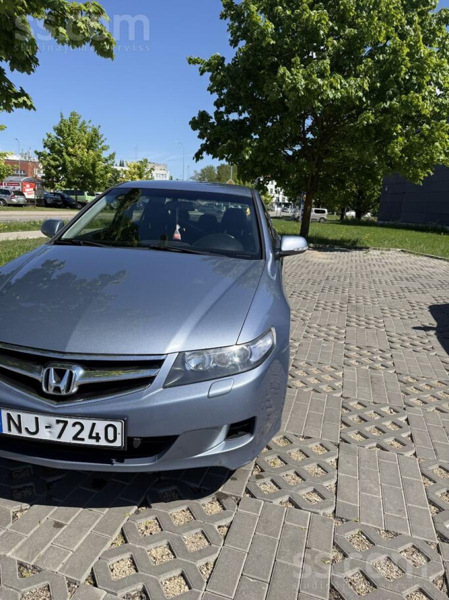 Grey Honda Accord 2006 in Riga, with an engine capacity of 2.20 L and mileage of 409 thousand km for 2100 €, photo 3 on AUTOMOTO.COM.LV