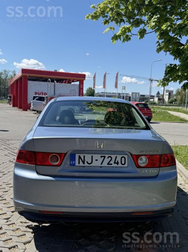 Grey Honda Accord 2006 in Riga, with an engine capacity of 2.20 L and mileage of 409 thousand km for 2100 €, photo 5 on AUTOMOTO.COM.LV