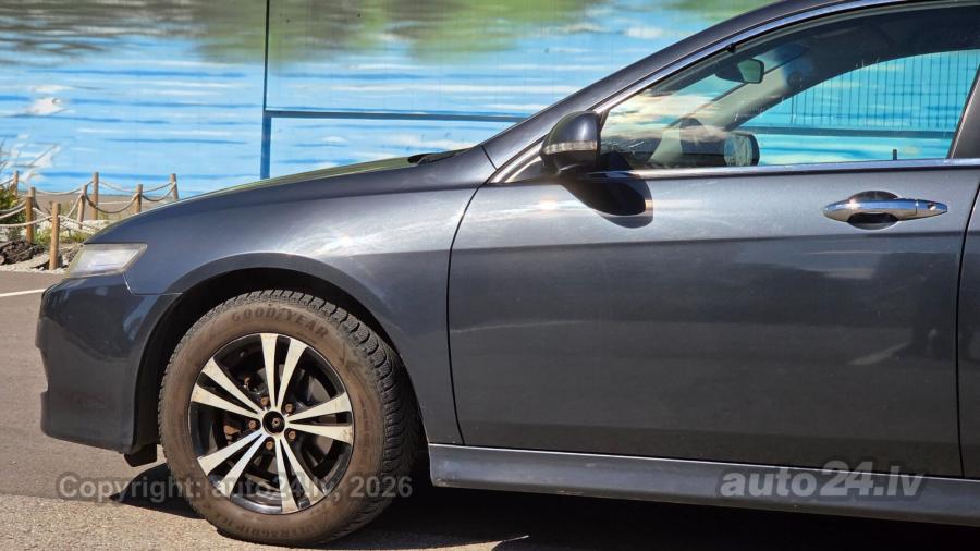 Grey Honda Accord 2006 in Tallinn, with an engine capacity of 2.00 L and mileage of 241 thousand km for 1750 €, photo 9 on AUTOMOTO.COM.LV