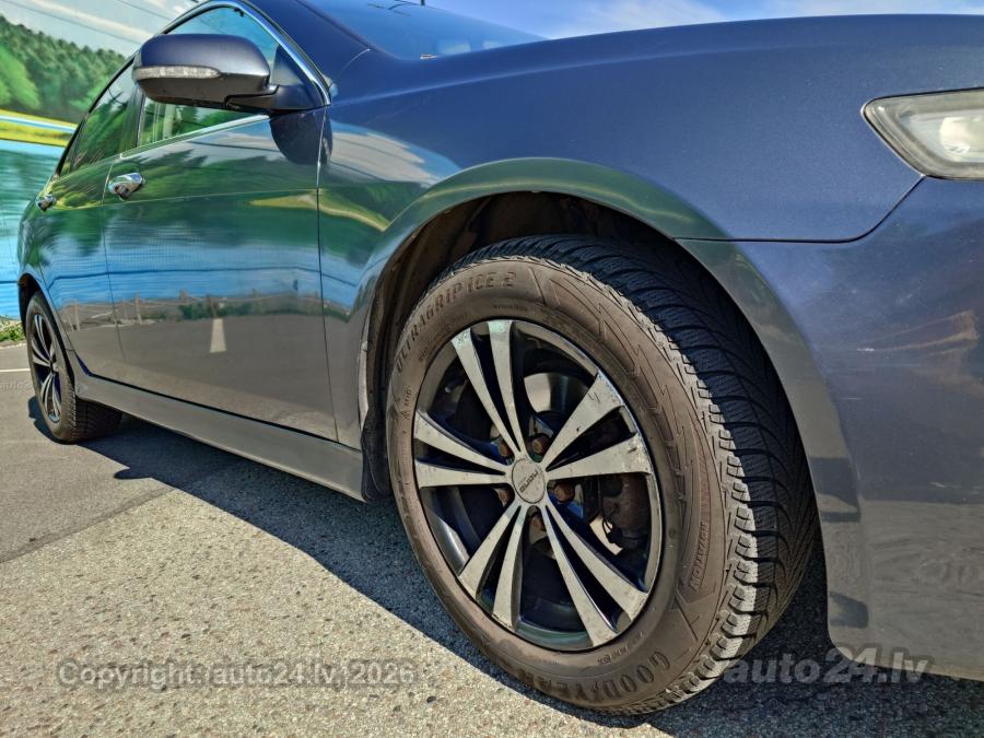 Grey Honda Accord 2006 in Tallinn, with an engine capacity of 2.00 L and mileage of 241 thousand km for 1750 €, photo 10 on AUTOMOTO.COM.LV