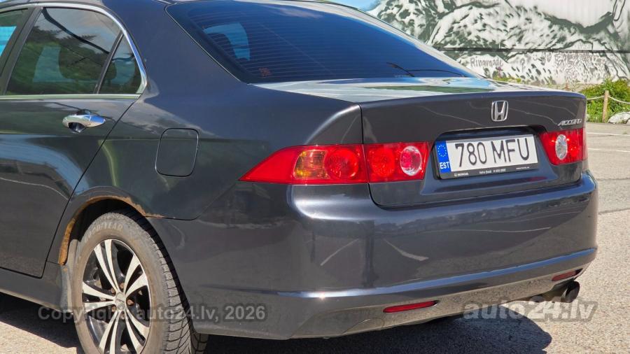 Grey Honda Accord 2006 in Tallinn, with an engine capacity of 2.00 L and mileage of 241 thousand km for 1750 €, photo 12 on AUTOMOTO.COM.LV