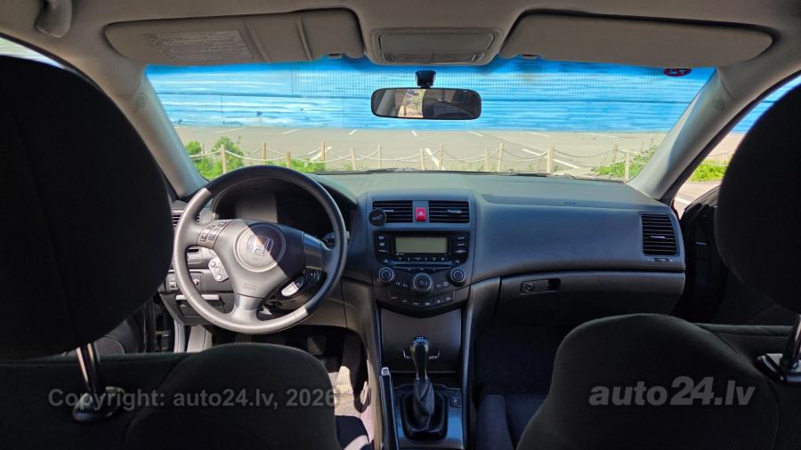 Grey Honda Accord 2006 in Tallinn, with an engine capacity of 2.00 L and mileage of 241 thousand km for 1750 €, photo 14 on AUTOMOTO.COM.LV
