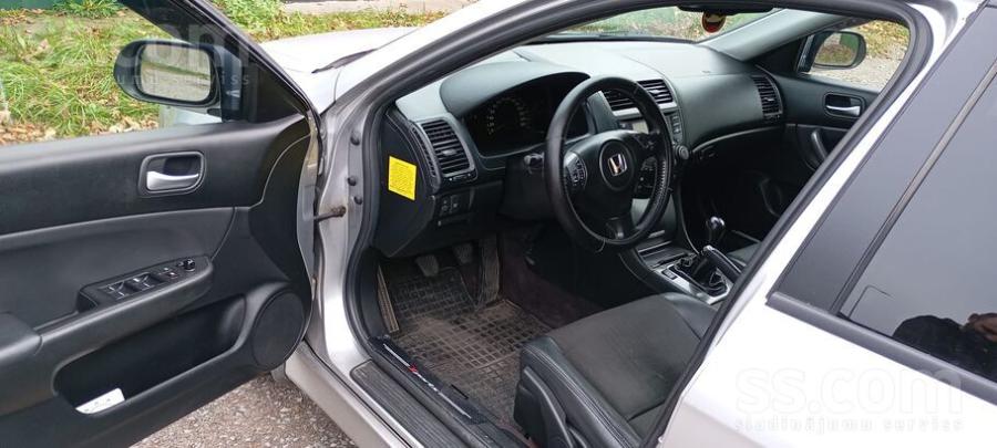Grey Honda Accord 2006 in Riga, with an engine capacity of 2.00 L and mileage of 280 thousand km for 1800 €, photo 8 on AUTOMOTO.COM.LV