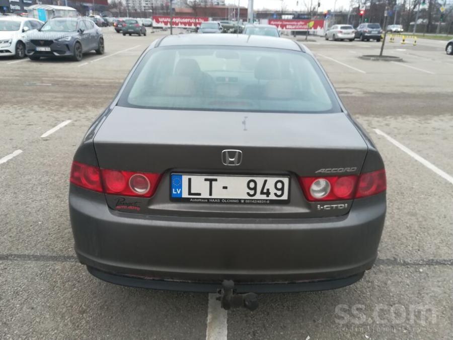 Pelēks Honda Accord 2007 Daugavpils, ar dzinēja tilpumu 2.20 L un nobraukumu 322 tūkst. km par 2500 €, foto 3 vietnē AUTOMOTO.COM.LV
