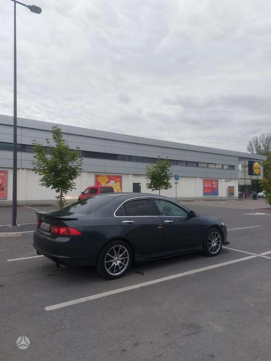 Grey Honda Accord 2007 in Utena, with an engine capacity of 2.20 L and mileage of 264 thousand km for 32 €, photo 4 on AUTOMOTO.COM.LV