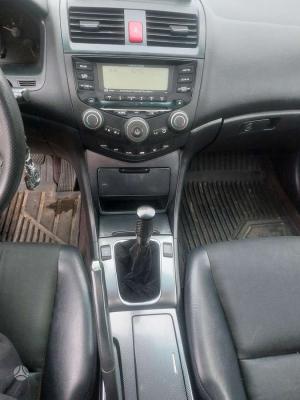 Grey Honda Accord 2007 in Utena, with an engine capacity of 2.20 L and mileage of 264 thousand km for 32 €, photo 12 on AUTOMOTO.COM.LV