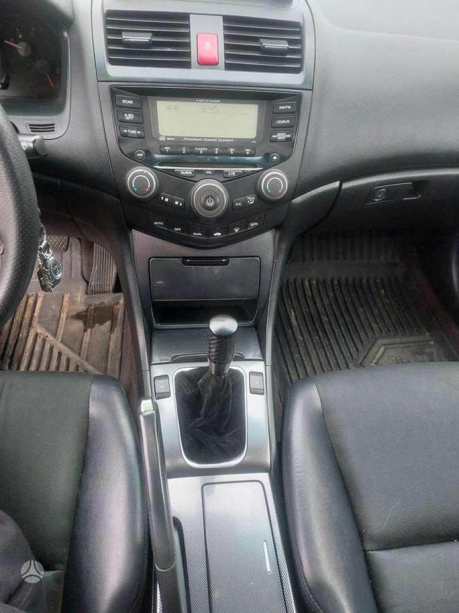 Grey Honda Accord 2007 in Utena, with an engine capacity of 2.20 L and mileage of 264 thousand km for 32 €, photo 12 on AUTOMOTO.COM.LV