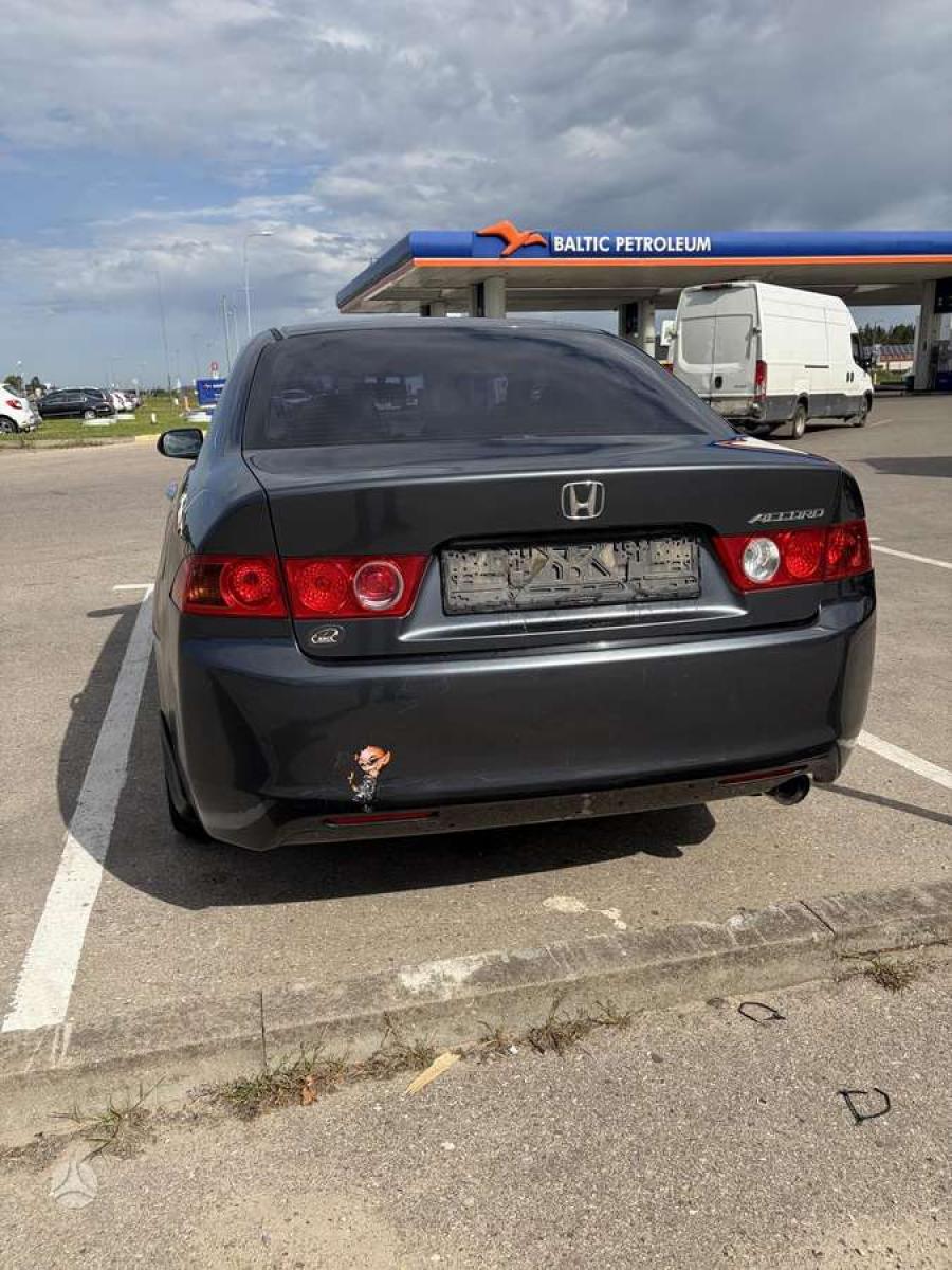 Grey Honda Accord 2007 in Vilnius, with an engine capacity of 2.00 L and mileage of 287 thousand km for 1500 €, photo 4 on AUTOMOTO.COM.LV