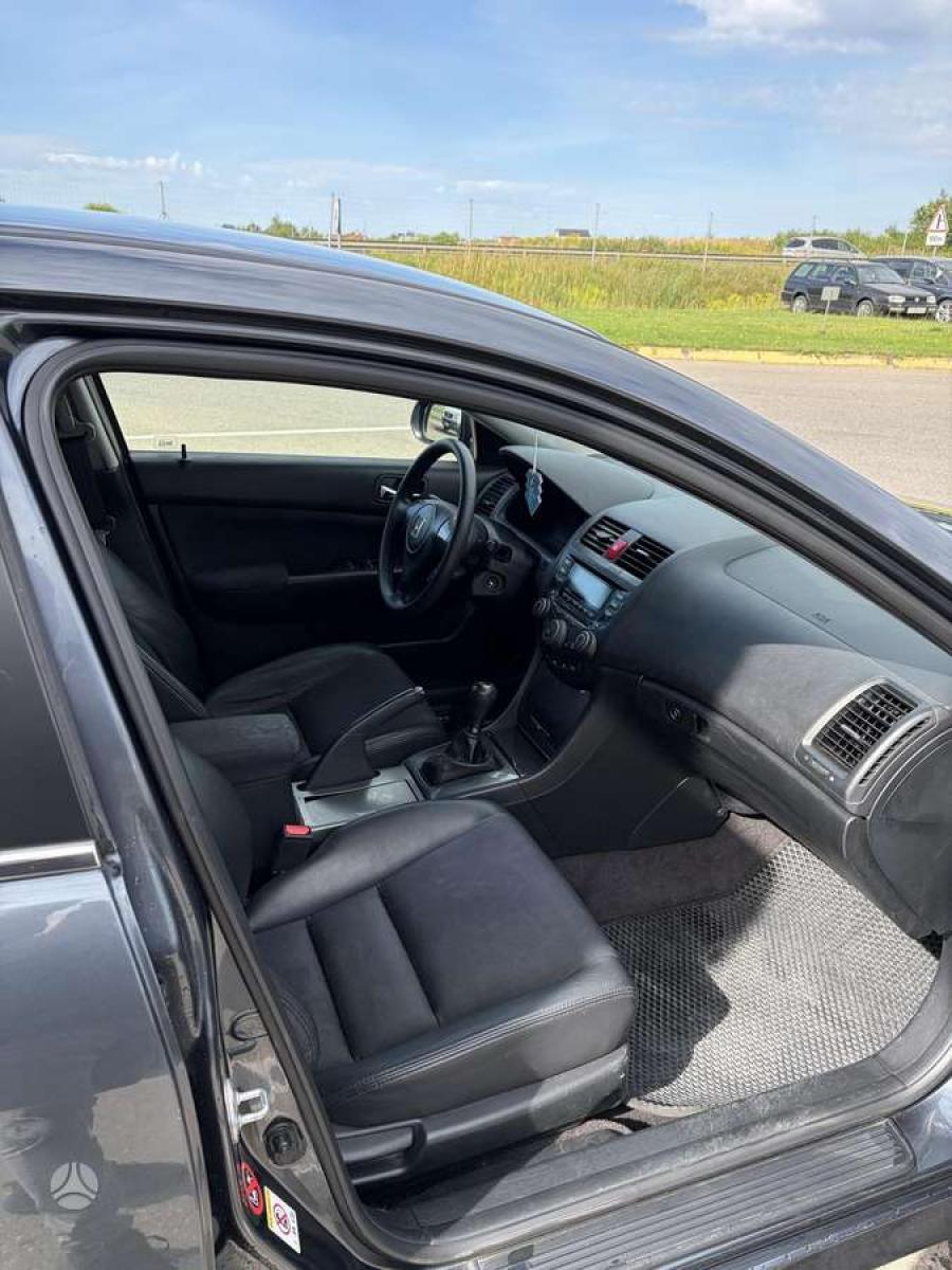 Grey Honda Accord 2007 in Vilnius, with an engine capacity of 2.00 L and mileage of 287 thousand km for 1500 €, photo 7 on AUTOMOTO.COM.LV