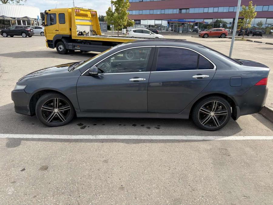 Grey Honda Accord 2007 in Vilnius, with an engine capacity of 2.00 L and mileage of 287 thousand km for 1500 €, photo 11 on AUTOMOTO.COM.LV