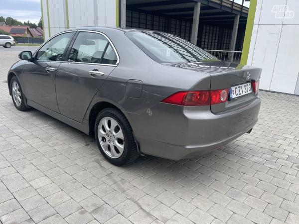 Honda Accord 2007 in Vilnius on AUTOMOTO.COM.LV Grey Honda Accord 2007 in Vilnius, with an engine capacity of 2.00 L and mileage of 180 thousand km for 1900 €, photo 1 on AUTOMOTO.COM.LV