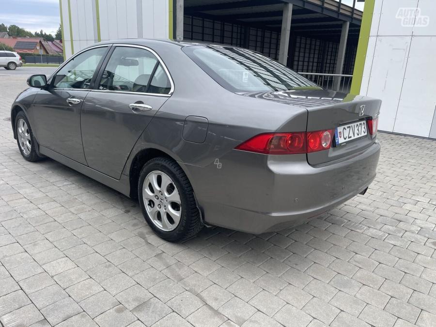 Grey Honda Accord 2007 in Vilnius, with an engine capacity of 2.00 L and mileage of 180 thousand km for 1900 €, photo 1 on AUTOMOTO.COM.LV
